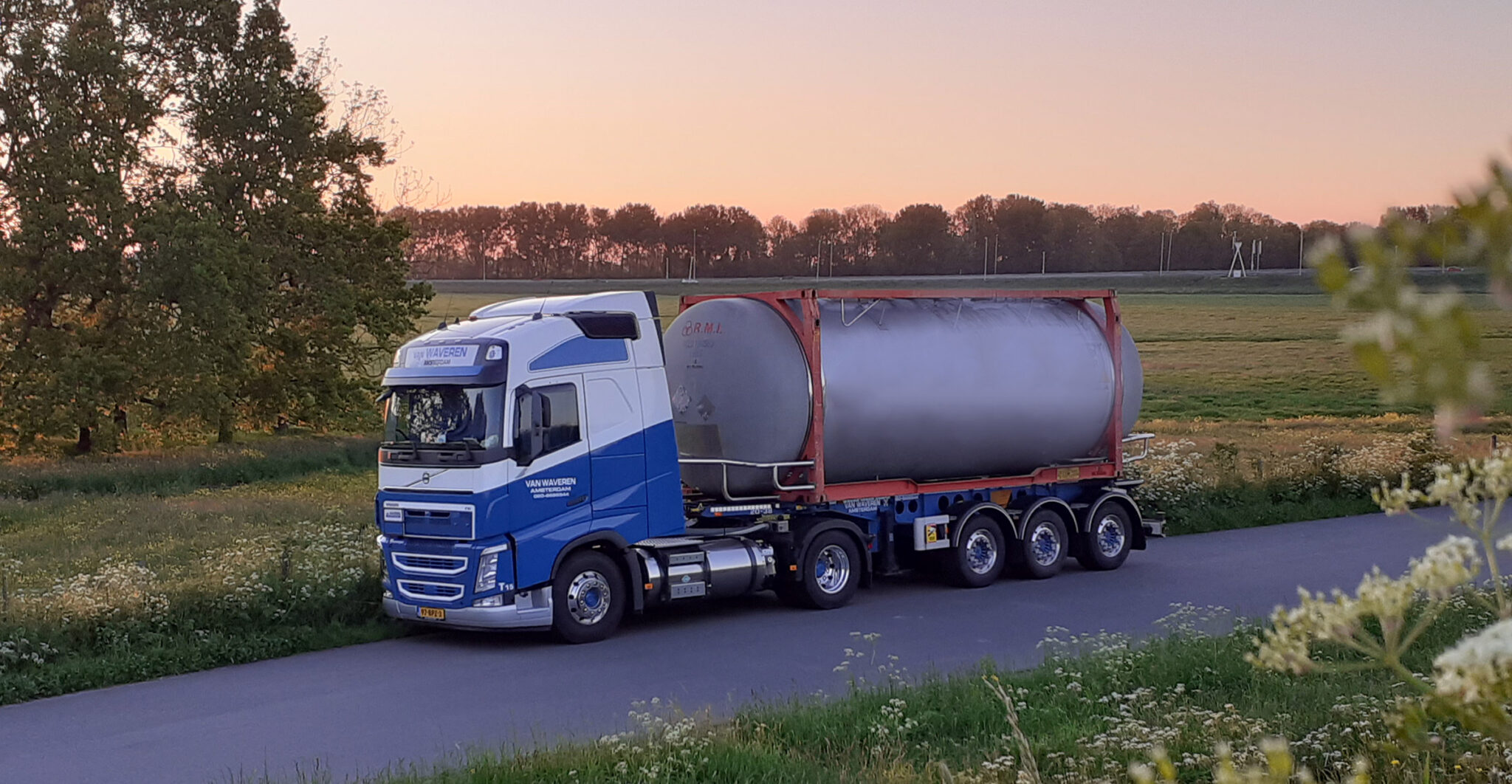 Van Waveren Transport specialist in dangerous goods by road